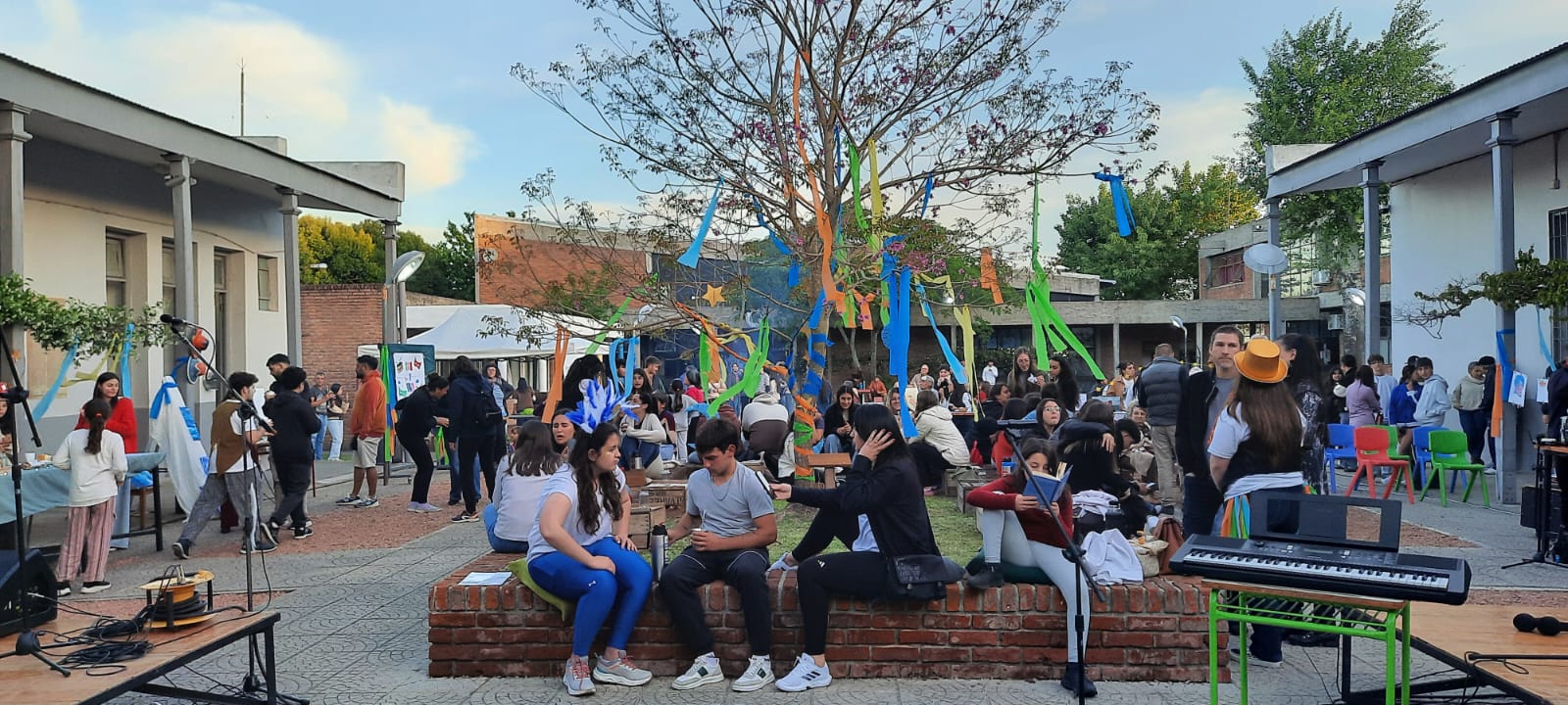 El Liceo DAU vivió junto al 6º de Arte el evento artístico de carácter ...